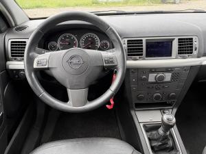 Grey Opel Vectra 2007 in Daugavpils, with an engine capacity of 1.90 L and mileage of 266 thousand km for 2850 €, photo 10 on AUTOMOTO.COM.LV