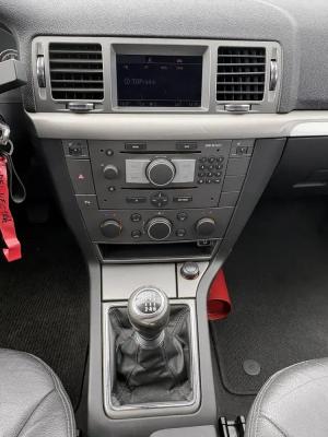 Grey Opel Vectra 2007 in Daugavpils, with an engine capacity of 1.90 L and mileage of 266 thousand km for 2850 €, photo 11 on AUTOMOTO.COM.LV