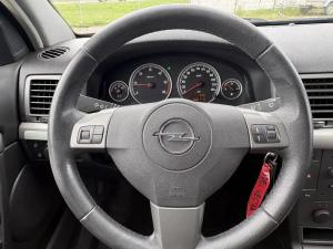 Grey Opel Vectra 2007 in Daugavpils, with an engine capacity of 1.90 L and mileage of 266 thousand km for 2850 €, photo 12 on AUTOMOTO.COM.LV