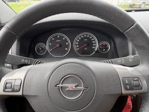 Grey Opel Vectra 2007 in Daugavpils, with an engine capacity of 1.90 L and mileage of 266 thousand km for 2850 €, photo 13 on AUTOMOTO.COM.LV