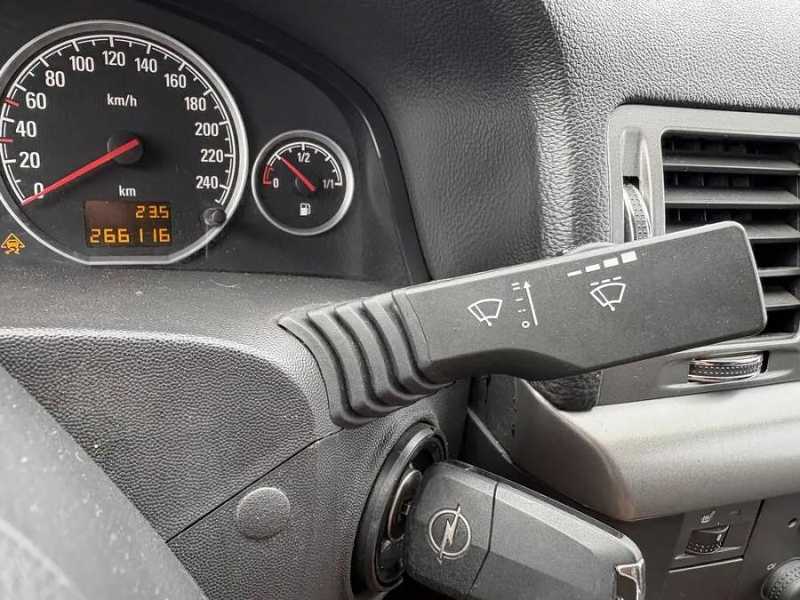 Grey Opel Vectra 2007 in Daugavpils, with an engine capacity of 1.90 L and mileage of 266 thousand km for 2850 €, photo 15 on AUTOMOTO.COM.LV