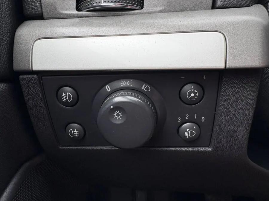 Grey Opel Vectra 2007 in Daugavpils, with an engine capacity of 1.90 L and mileage of 266 thousand km for 2850 €, photo 16 on AUTOMOTO.COM.LV