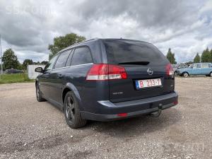 Grey Opel Vectra 2007 in Daugavpils, with an engine capacity of 1.90 L and mileage of 266 thousand km for 2850 €, photo 3 on AUTOMOTO.COM.LV