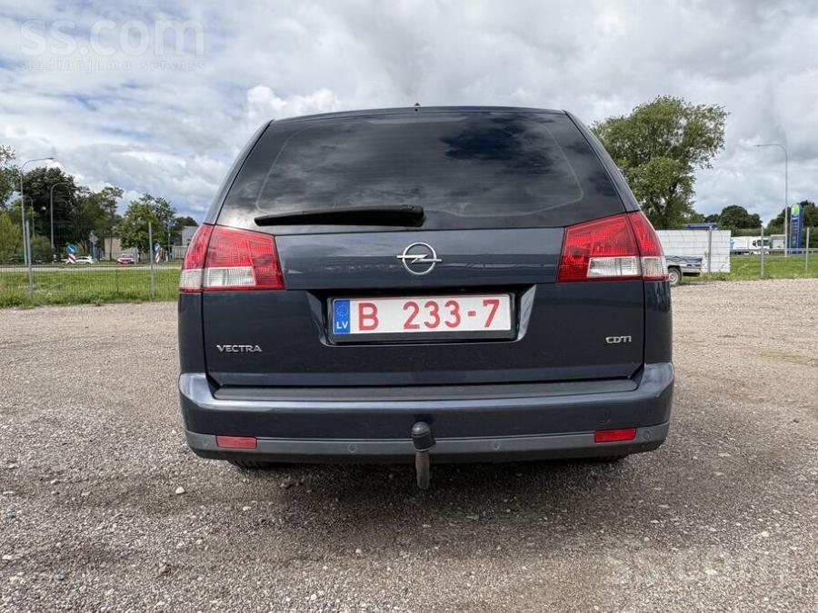 Grey Opel Vectra 2007 in Daugavpils, with an engine capacity of 1.90 L and mileage of 266 thousand km for 2850 €, photo 4 on AUTOMOTO.COM.LV