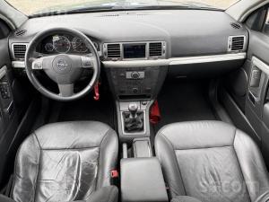 Grey Opel Vectra 2007 in Daugavpils, with an engine capacity of 1.90 L and mileage of 266 thousand km for 2850 €, photo 9 on AUTOMOTO.COM.LV