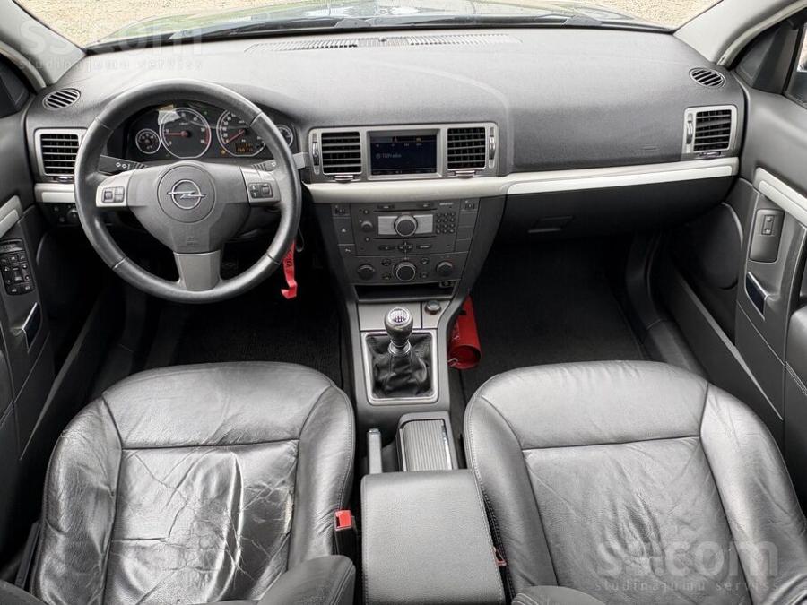 Grey Opel Vectra 2007 in Daugavpils, with an engine capacity of 1.90 L and mileage of 266 thousand km for 2850 €, photo 9 on AUTOMOTO.COM.LV