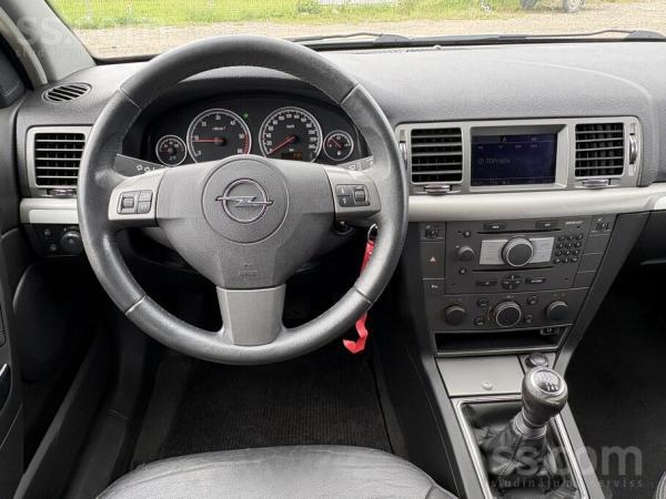 Grey Opel Vectra 2007 in Daugavpils, with an engine capacity of 1.90 L and mileage of 266 thousand km for 2850 €, photo 9 on AUTOMOTO.COM.LV