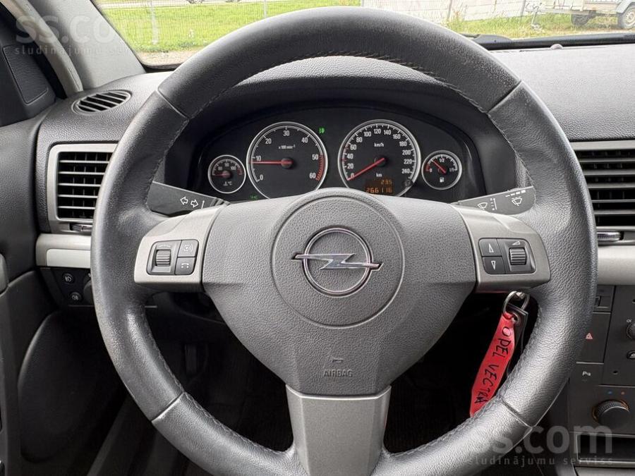 Grey Opel Vectra 2007 in Daugavpils, with an engine capacity of 1.90 L and mileage of 266 thousand km for 2850 €, photo 12 on AUTOMOTO.COM.LV