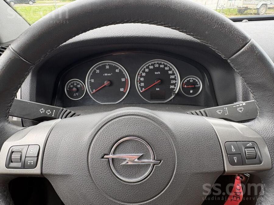 Grey Opel Vectra 2007 in Daugavpils, with an engine capacity of 1.90 L and mileage of 266 thousand km for 2850 €, photo 13 on AUTOMOTO.COM.LV