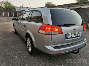 Grey Opel Vectra 2007 in Riga, with an engine capacity of 1.90 L and mileage of 349 thousand km for 1550 €, photo 3 on AUTOMOTO.COM.LV