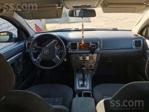 Grey Opel Vectra 2007 in Riga, with an engine capacity of 1.90 L and mileage of 349 thousand km for 1550 €, photo 10 on AUTOMOTO.COM.LV