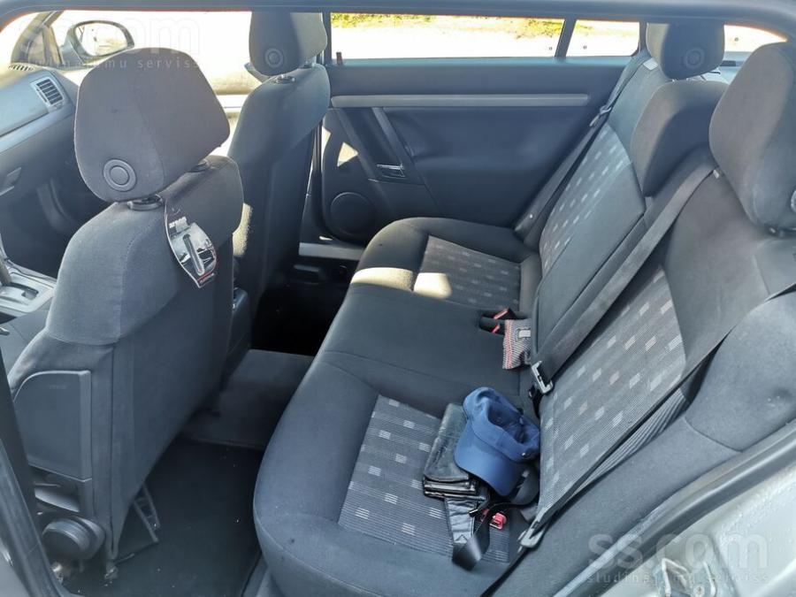 Grey Opel Vectra 2007 in Riga, with an engine capacity of 1.90 L and mileage of 349 thousand km for 1550 €, photo 12 on AUTOMOTO.COM.LV