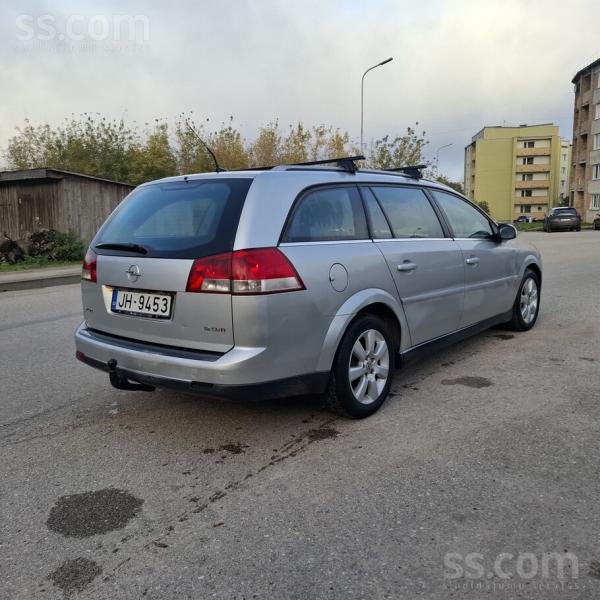 Opel Vectra 2007 in Aluksne on AUTOMOTO.COM.LV Grey Opel Vectra 2007 in Aluksne, with an engine capacity of 1.90 L and mileage of 257 thousand km for 1300 €, photo 4 on AUTOMOTO.COM.LV