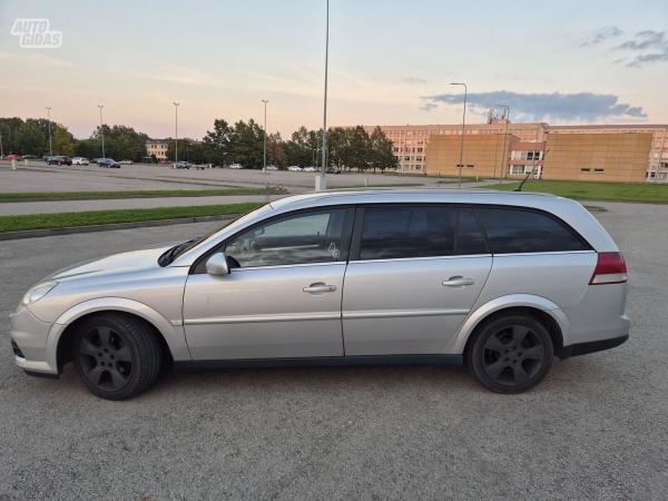 Grey Opel Vectra 2007 in Kaunas, with an engine capacity of 1.90 L and mileage of 344 thousand km for 1200 €, photo 4 on AUTOMOTO.COM.LV