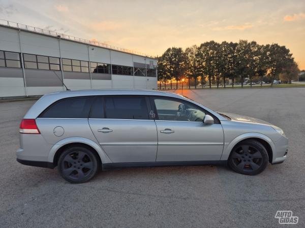 Grey Opel Vectra 2007 in Kaunas, with an engine capacity of 1.90 L and mileage of 344 thousand km for 1200 €, photo 6 on AUTOMOTO.COM.LV