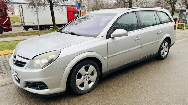 Grey Opel Vectra 2008 in Vilnius, with an engine capacity of 1.90 L and mileage of 323 thousand km for 1500 €, photo 1 on AUTOMOTO.COM.LV