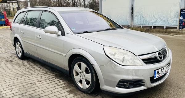 Grey Opel Vectra 2008 in Vilnius, with an engine capacity of 1.90 L and mileage of 323 thousand km for 1500 €, photo 4 on AUTOMOTO.COM.LV