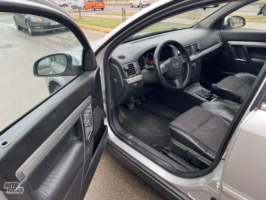Pelēks Opel Vectra 2008 Viļņa, ar dzinēja tilpumu 1.90 L un nobraukumu 323 tūkst. km par 1500 €, foto 5 vietnē AUTOMOTO.COM.LV