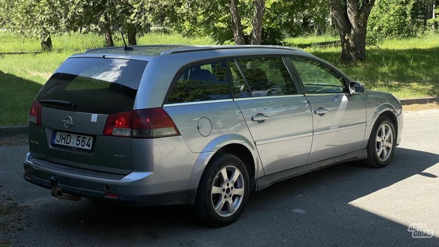 Grey Opel Vectra 2008 in Silute, with an engine capacity of 1.90 L and mileage of 296 thousand km for 670 €, photo 3 on AUTOMOTO.COM.LV