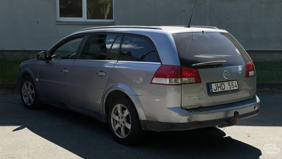 Grey Opel Vectra 2008 in Silute, with an engine capacity of 1.90 L and mileage of 296 thousand km for 670 €, photo 4 on AUTOMOTO.COM.LV