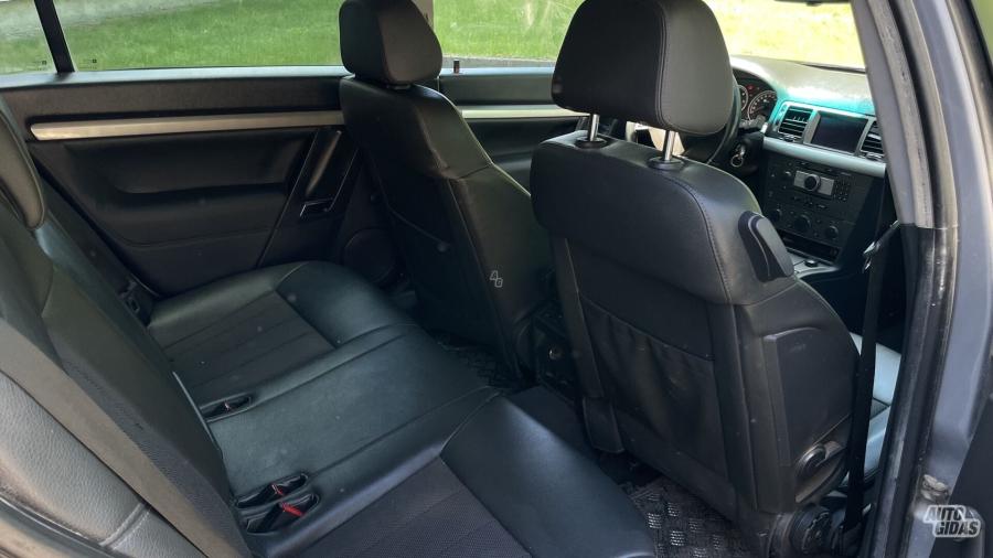Grey Opel Vectra 2008 in Silute, with an engine capacity of 1.90 L and mileage of 296 thousand km for 670 €, photo 6 on AUTOMOTO.COM.LV