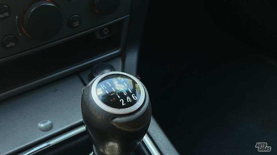 Grey Opel Vectra 2008 in Silute, with an engine capacity of 1.90 L and mileage of 296 thousand km for 670 €, photo 11 on AUTOMOTO.COM.LV