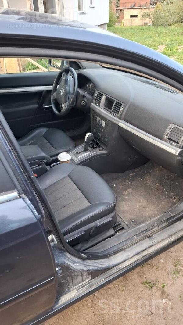 Pelēks Opel Vectra 2008 Saldus, ar dzinēja tilpumu 1.90 L un nobraukumu 283 tūkst. km par 1250 €, foto 4 vietnē AUTOMOTO.COM.LV