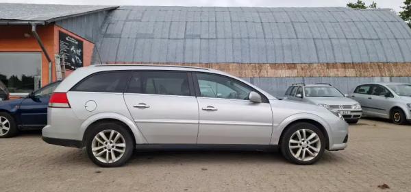 Grey Opel Vectra 2008 in Valmiera, with an engine capacity of 1.90 L and mileage of 416 thousand km for 1050 €, photo 2 on AUTOMOTO.COM.LV