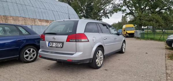 Grey Opel Vectra 2008 in Valmiera, with an engine capacity of 1.90 L and mileage of 416 thousand km for 1050 €, photo 3 on AUTOMOTO.COM.LV