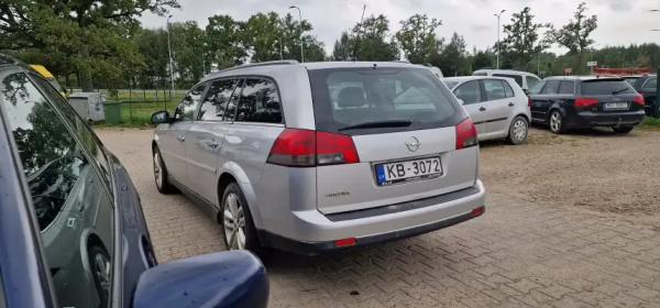 Grey Opel Vectra 2008 in Valmiera, with an engine capacity of 1.90 L and mileage of 416 thousand km for 1050 €, photo 4 on AUTOMOTO.COM.LV