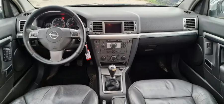 Grey Opel Vectra 2008 in Valmiera, with an engine capacity of 1.90 L and mileage of 416 thousand km for 1050 €, photo 8 on AUTOMOTO.COM.LV