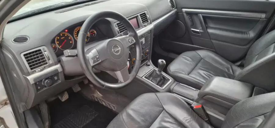 Grey Opel Vectra 2008 in Valmiera, with an engine capacity of 1.90 L and mileage of 416 thousand km for 1050 €, photo 9 on AUTOMOTO.COM.LV