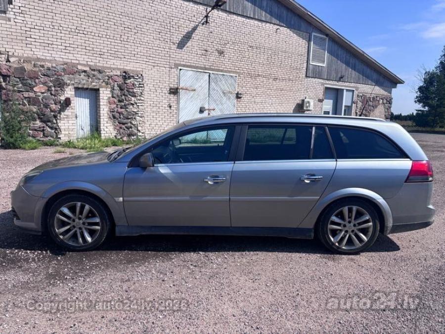 Grey Opel Vectra 2008 in Tallinn, with an engine capacity of 1.90 L and mileage of 375 thousand km for 1750 €, photo 5 on AUTOMOTO.COM.LV