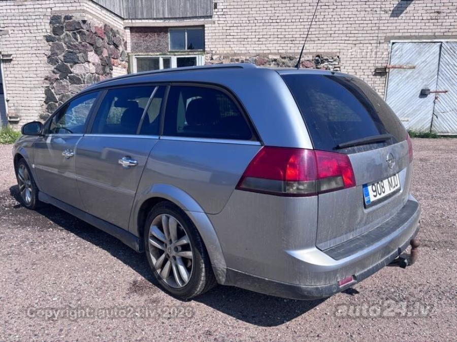 Grey Opel Vectra 2008 in Tallinn, with an engine capacity of 1.90 L and mileage of 375 thousand km for 1750 €, photo 6 on AUTOMOTO.COM.LV