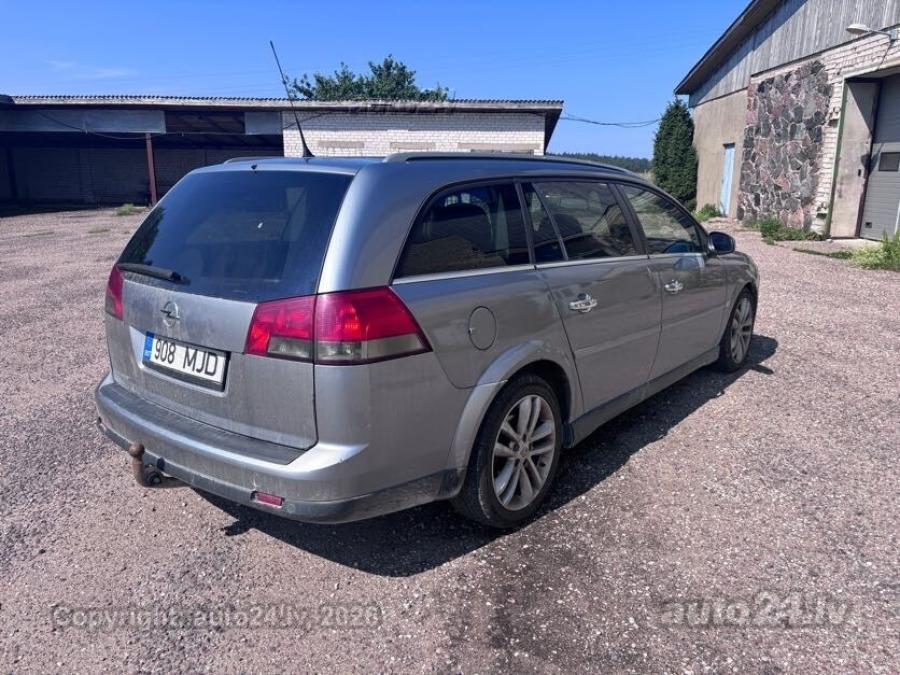 Grey Opel Vectra 2008 in Tallinn, with an engine capacity of 1.90 L and mileage of 375 thousand km for 1750 €, photo 8 on AUTOMOTO.COM.LV