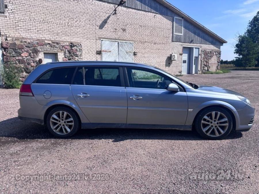 Grey Opel Vectra 2008 in Tallinn, with an engine capacity of 1.90 L and mileage of 375 thousand km for 1750 €, photo 9 on AUTOMOTO.COM.LV