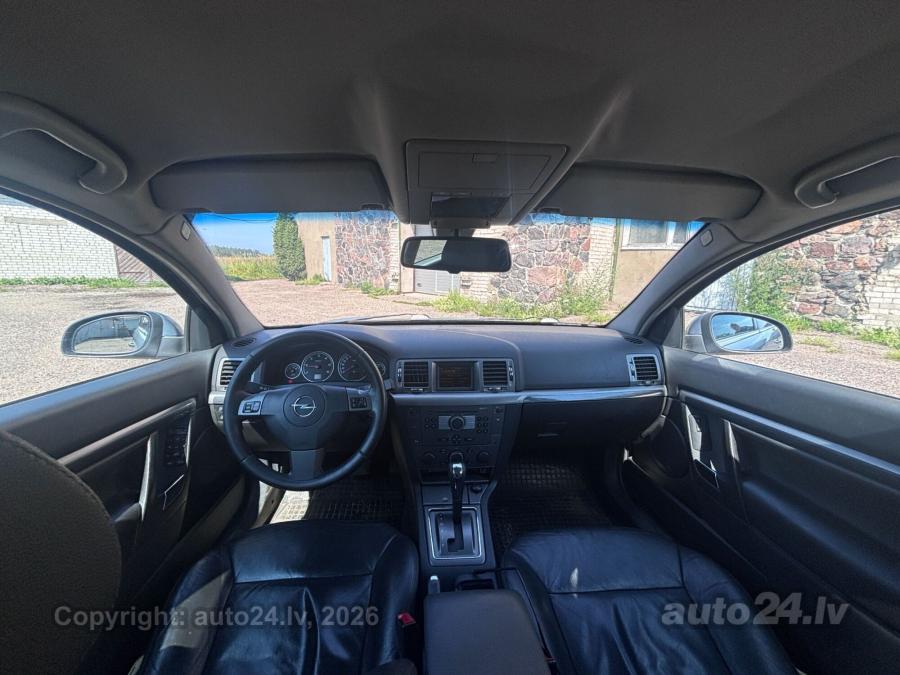 Grey Opel Vectra 2008 in Tallinn, with an engine capacity of 1.90 L and mileage of 375 thousand km for 1750 €, photo 12 on AUTOMOTO.COM.LV