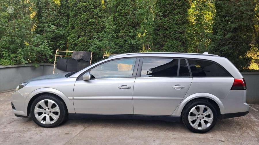 Grey Opel Vectra 2008 in Prienai, with an engine capacity of 1.91 L and mileage of 172 thousand km for 2499 €, photo 5 on AUTOMOTO.COM.LV