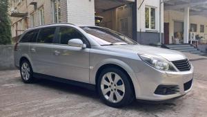 Grey Opel Vectra 2008 in Prienai, with an engine capacity of 1.91 L and mileage of 172 thousand km for 2499 €, photo 6 on AUTOMOTO.COM.LV