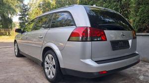 Grey Opel Vectra 2008 in Prienai, with an engine capacity of 1.91 L and mileage of 172 thousand km for 2499 €, photo 8 on AUTOMOTO.COM.LV