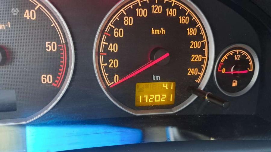Grey Opel Vectra 2008 in Prienai, with an engine capacity of 1.91 L and mileage of 172 thousand km for 2499 €, photo 11 on AUTOMOTO.COM.LV