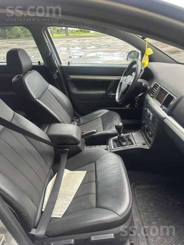 Pelēks Opel Vectra 2008 Jelgava, ar dzinēja tilpumu 1.90 L un nobraukumu 331 tūkst. km par 1700 €, foto 5 vietnē AUTOMOTO.COM.LV