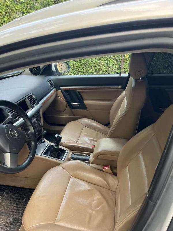 Grey Opel Vectra 2009 in Silale, with an engine capacity of 1.91 L and mileage of 33 thousand km for 1200 €, photo 5 on AUTOMOTO.COM.LV
