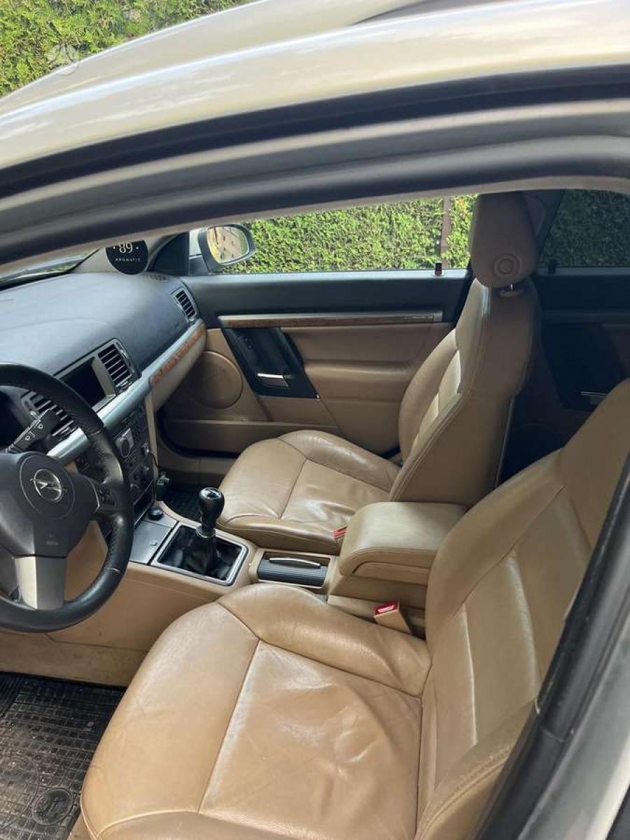 Grey Opel Vectra 2009 in Silale, with an engine capacity of 1.91 L and mileage of 33 thousand km for 1200 €, photo 6 on AUTOMOTO.COM.LV