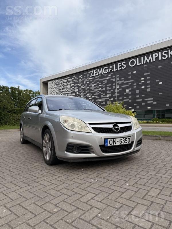 Grey Opel Vectra 2009 in Jelgava, with an engine capacity of 1.80 L and mileage of 244 thousand km for 4490 €, photo 2 on AUTOMOTO.COM.LV