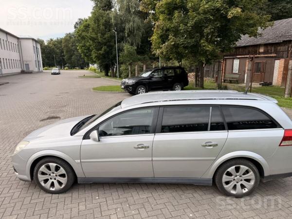 Grey Opel Vectra 2009 in Jelgava, with an engine capacity of 1.80 L and mileage of 244 thousand km for 4490 €, photo 8 on AUTOMOTO.COM.LV
