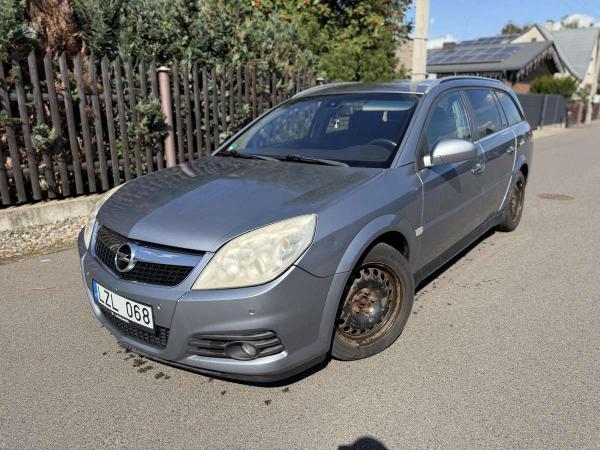 Opel Vectra 2009 in Kaunas on AUTOMOTO.COM.LV Grey Opel Vectra 2009 in Kaunas, with an engine capacity of 1.91 L and mileage of 334 thousand km for 1100 €, photo 1 on AUTOMOTO.COM.LV