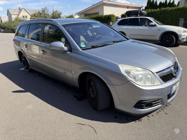 Opel Vectra 2009 in Kaunas on AUTOMOTO.COM.LV Grey Opel Vectra 2009 in Kaunas, with an engine capacity of 1.91 L and mileage of 334 thousand km for 1100 €, photo 4 on AUTOMOTO.COM.LV
