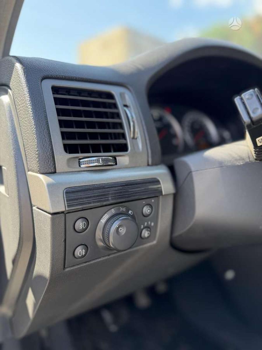 Grey Opel Vectra 2009 in Kaunas, with an engine capacity of 1.91 L and mileage of 334 thousand km for 1100 €, photo 17 on AUTOMOTO.COM.LV