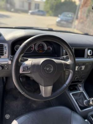 Grey Opel Vectra 2009 in Kaunas, with an engine capacity of 1.91 L and mileage of 334 thousand km for 1100 €, photo 18 on AUTOMOTO.COM.LV